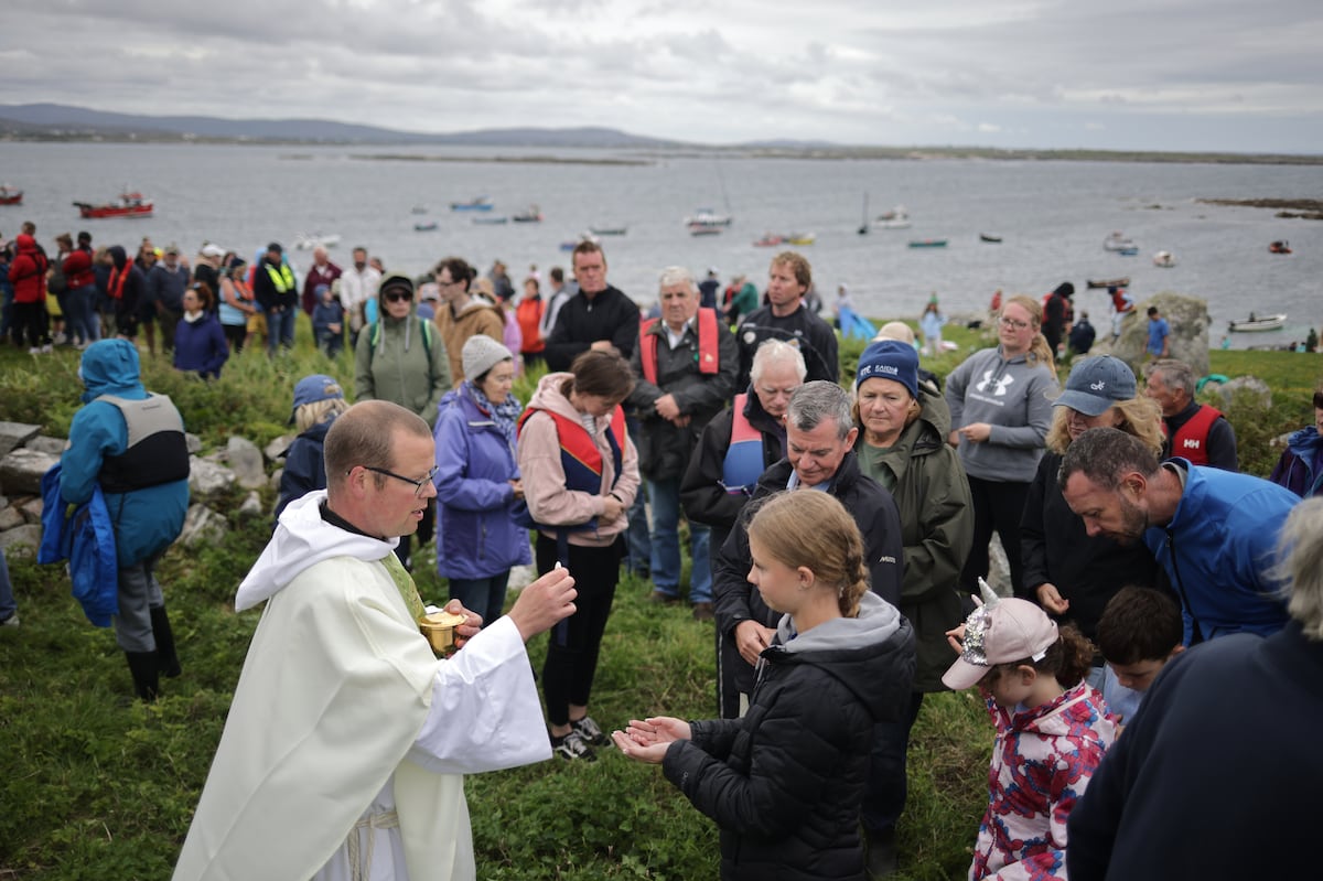 ‘Here comes everybody’: Connemara fishermen lead seafaring pilgrimage ...