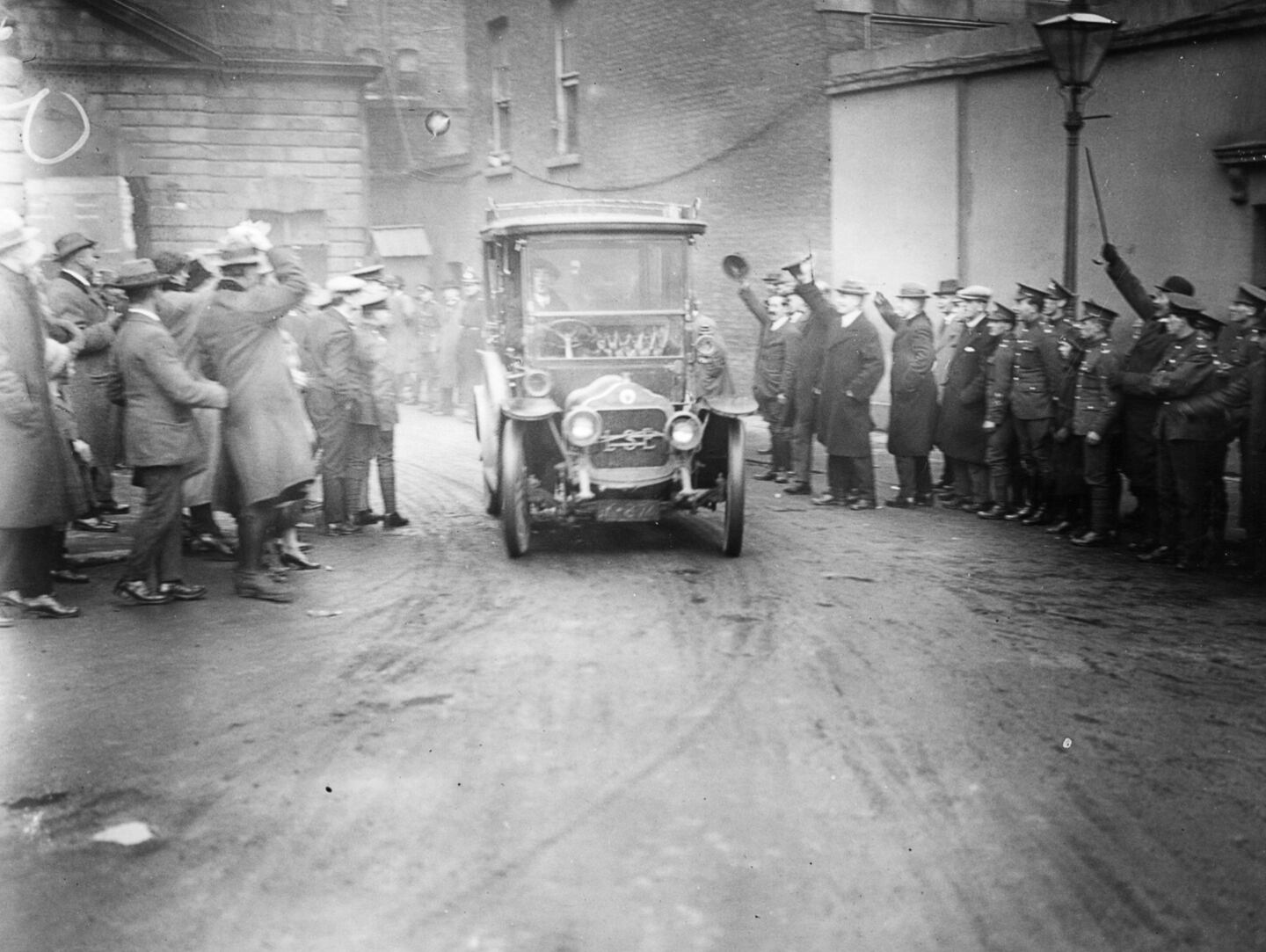 Arresting and rare images of Dublin in revolt, 1918-23 – The Irish Times