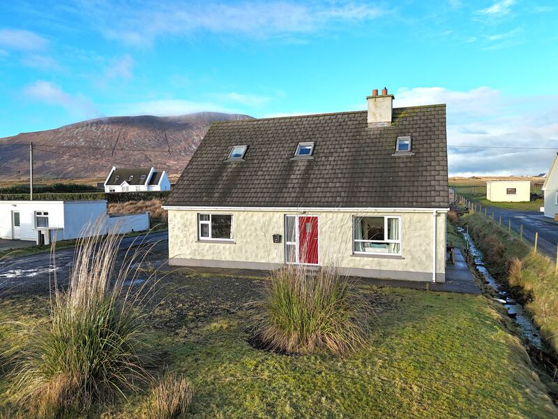 Idyllic escapes: Make every day a holiday at these waterside homes to ...