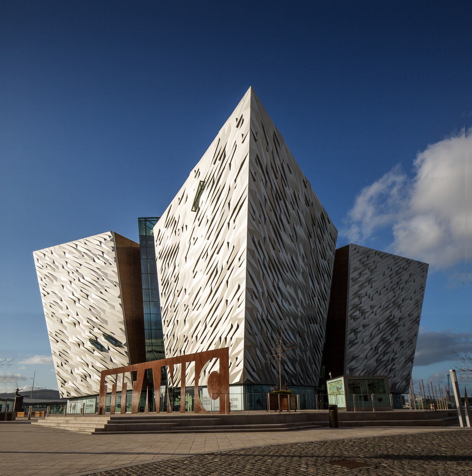 Northern sights: A tour of Belfast’s docks, gaol and linen trail – The ...