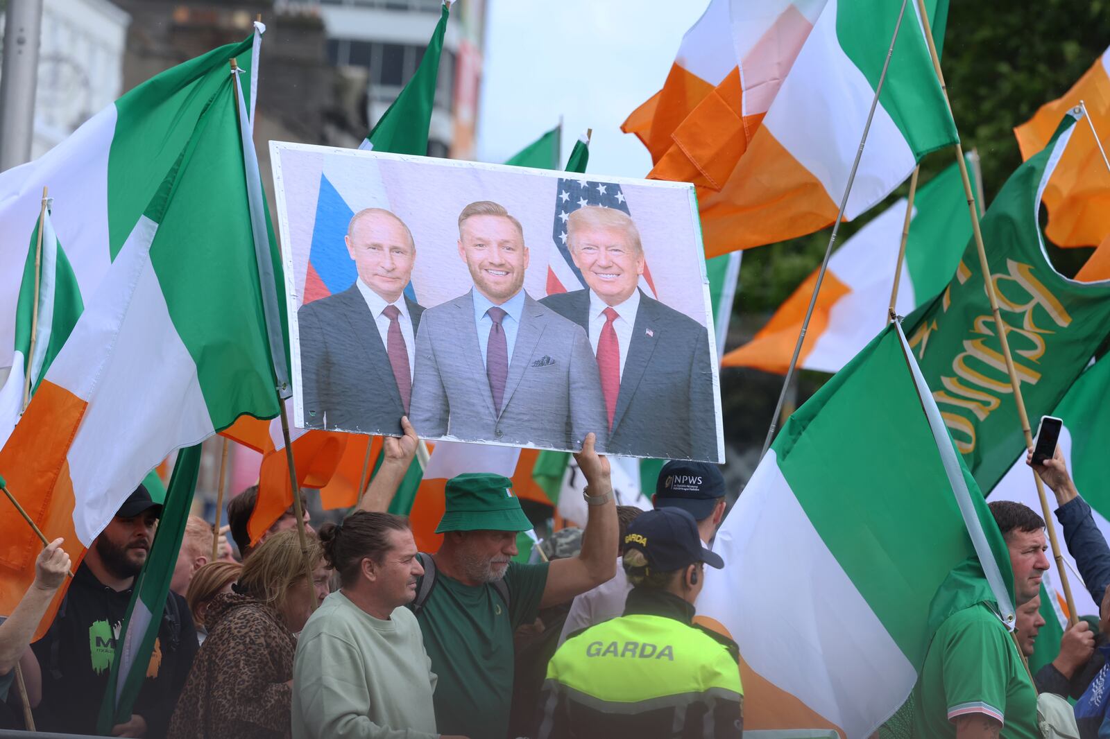 Anti-racism and anti-immigration demonstrations held in Dublin city ...