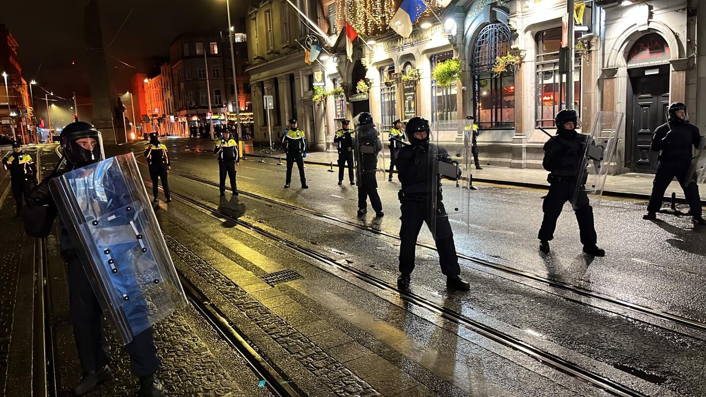 Dublin riots: Violent clashes with gardaí and vehicles set alight after ...
