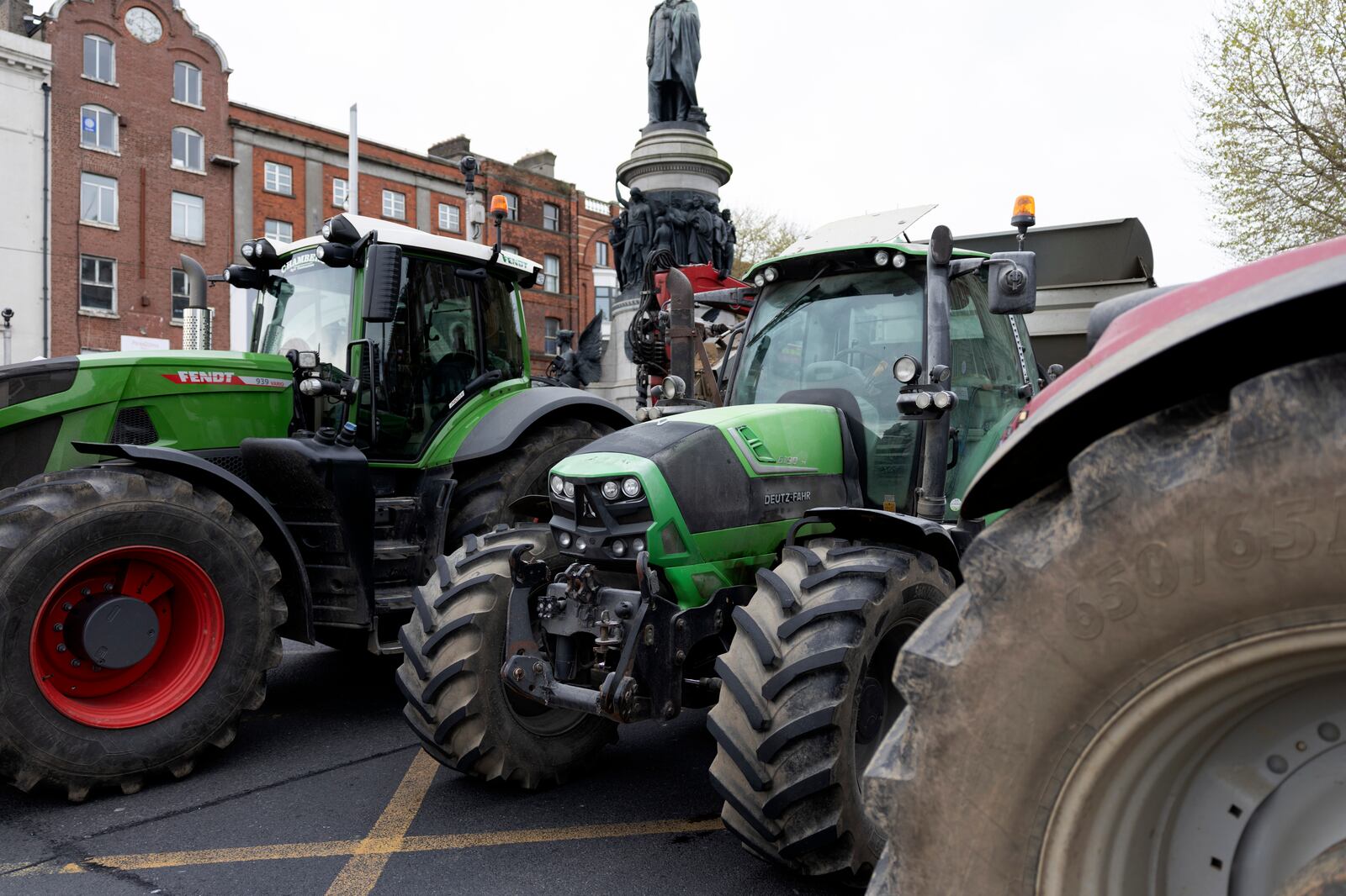 Luas and Dublin Bus report ongoing traffic issues amid fuel protest ...