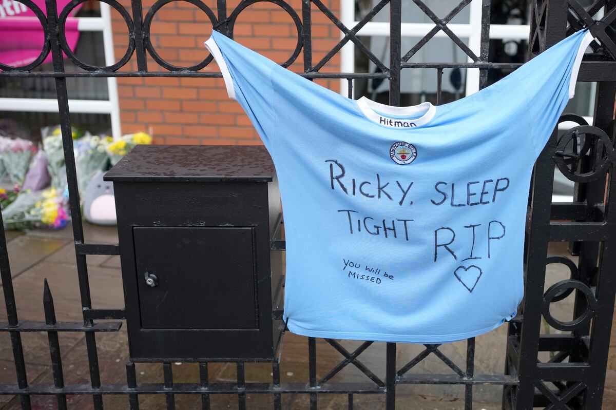 Ricky Hatton obituary: Boxer who won an army of fans with his cheeky ...