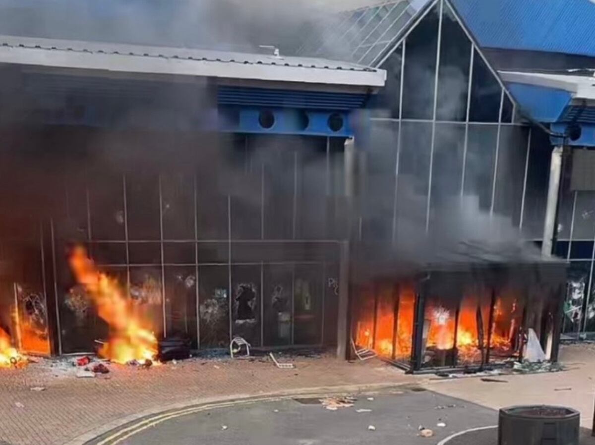 Three teenagers charged with riot in Ballymena while leisure centre set ...