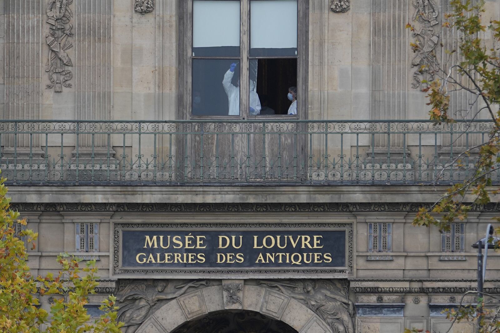 Louvre museum robbery: how the thieves broke in, what they stole and ...