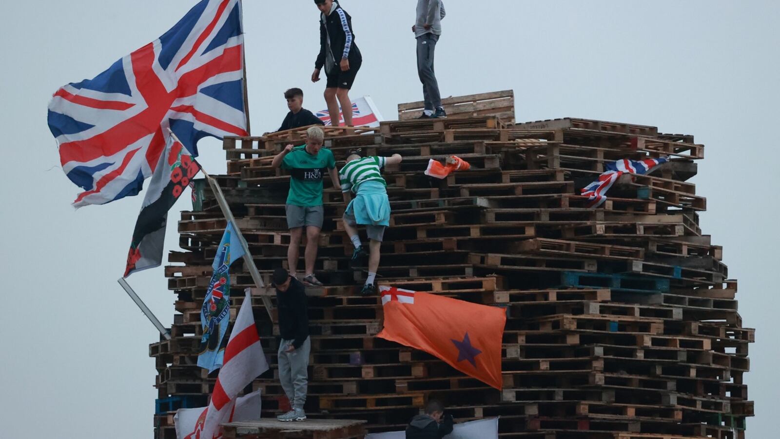 Derry bonfire banner with name of murdered officer a ‘hate crime ...