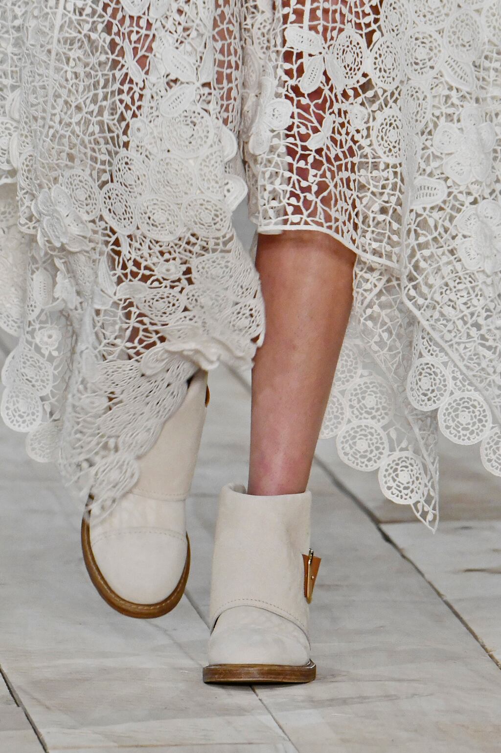 How Alexander McQueen has found inspiration in Irish linen – The Irish ...