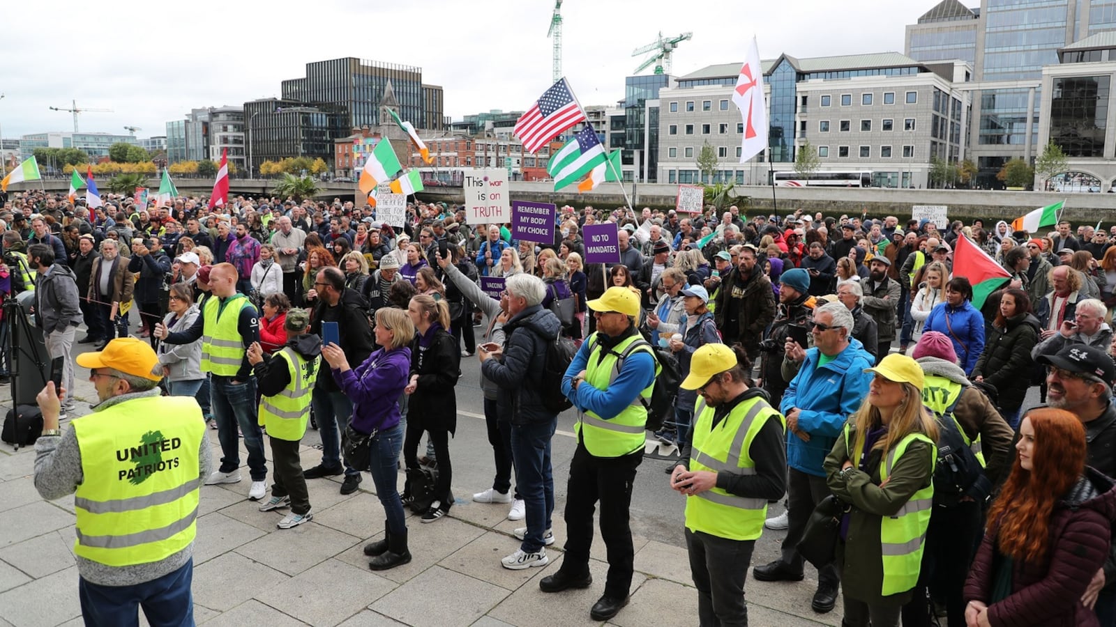 Anti-mask campaigners hold sit-down protest on Grafton Street – The ...