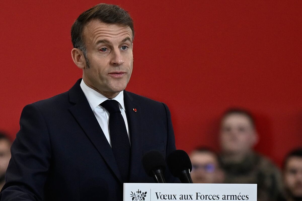 Social media memes soar after Emmanuel Macron’s Top Gun look at Davos ...