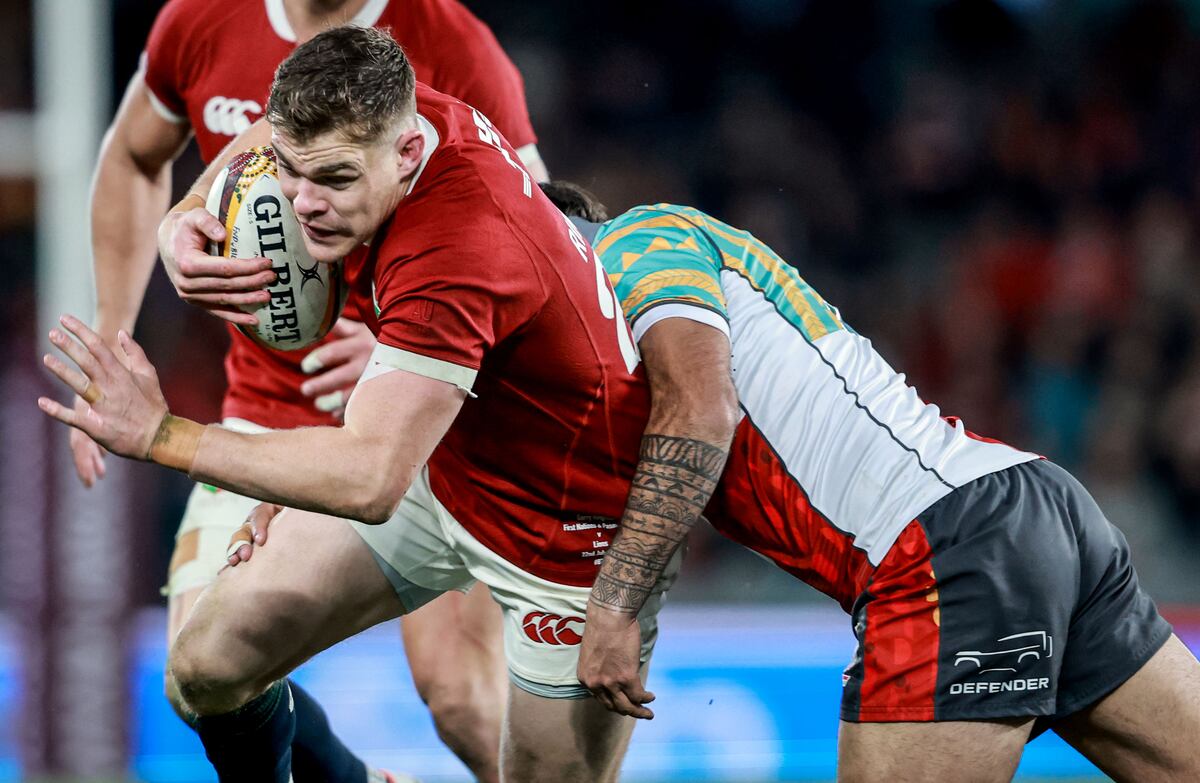Garry Ringrose keeps his head level and his hand up for second Test ...